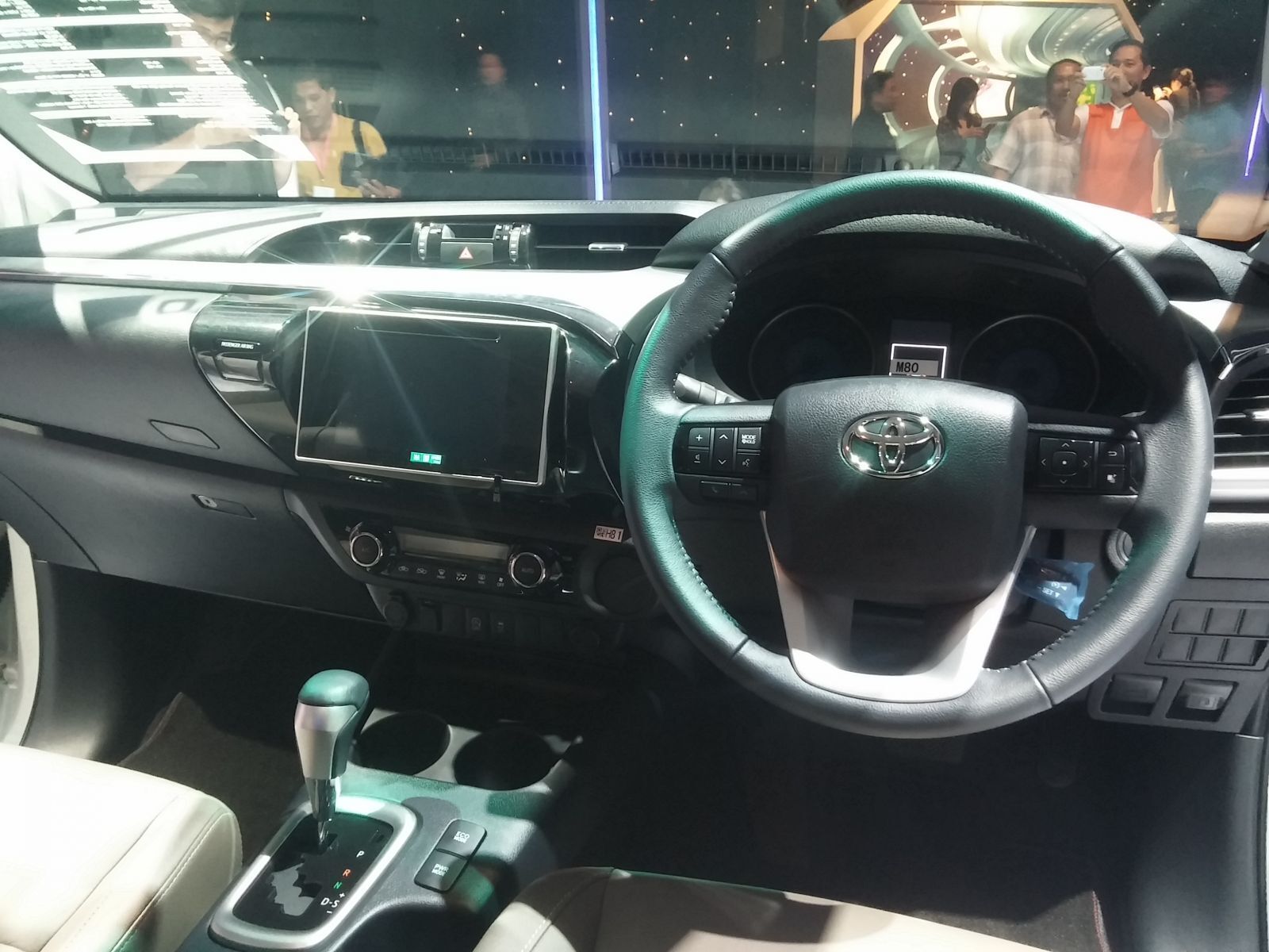 Deft Versus : Toyota Hilux Revo VS Toyota Hilux Vigo Champ จับน้องใหม่ท้าพี่ชาย ...อะไรที่ ...